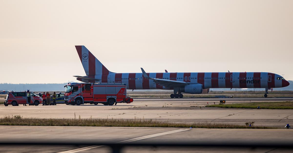 „Letzte Generation“: Klima-Aktivisten blockieren Flughafen in Frankfurt